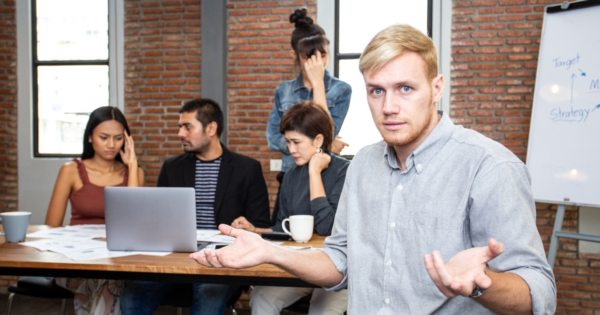 How to Fix a Dysfunctional Team? (+ Examples) - HiPeople